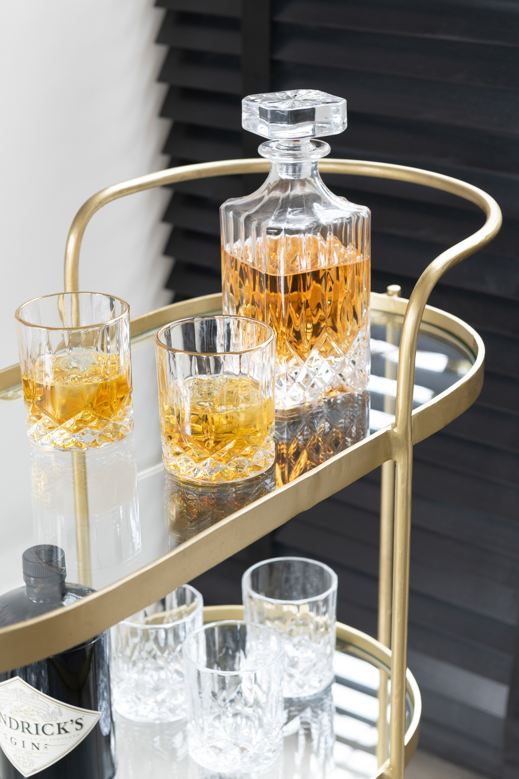 BUTLER TAFELS en BUTLER TROLLEYS online | LIVING-shop, stijlvol wonen ...