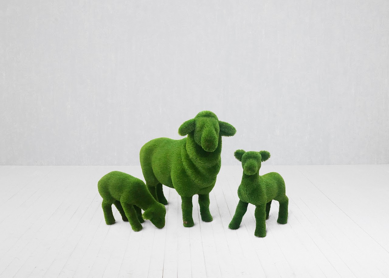 Sheep garden statues made of artificial grass @ LIVING-shop.eu